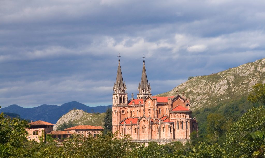 SANTUARIO DE COVADONGA - LAGOS DE COVADONGA